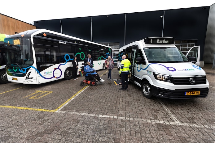 99 gloednieuwe bussen, werken in de trein en reserveren voor reis ...