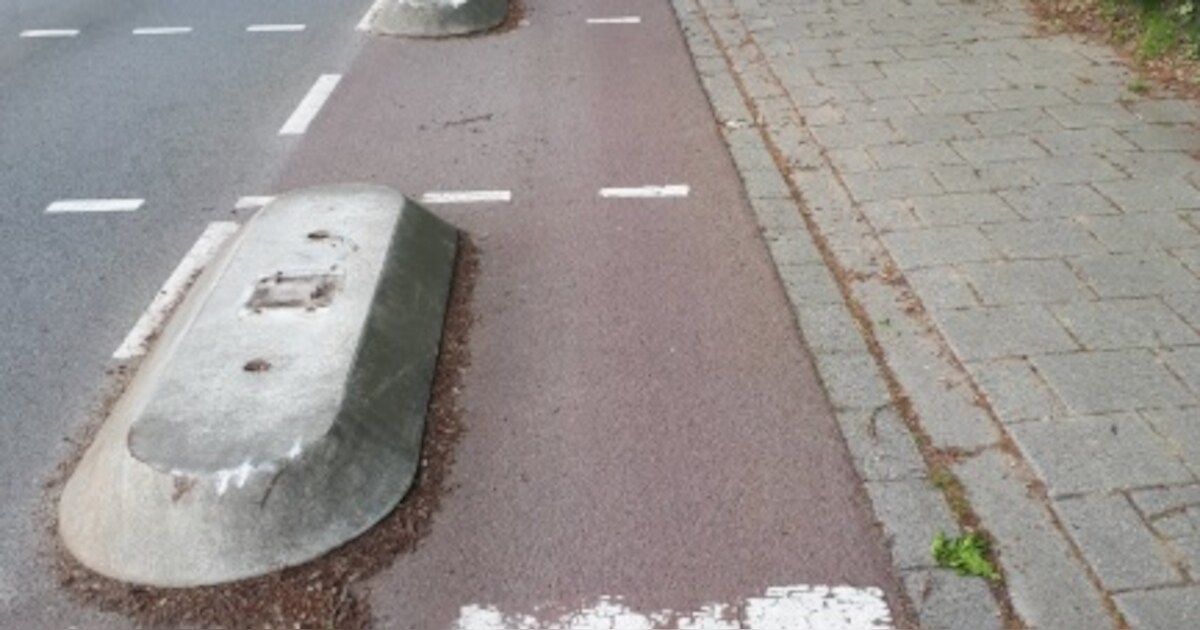 Beschonken bestuurder rijdt paal uit de grond op Bronbeeklaan in Arnhem ...