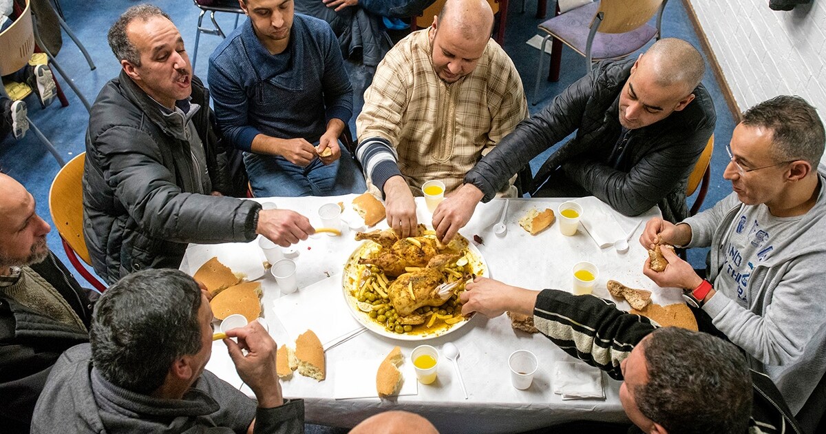 Geen feest bij eerste verjaardag moskee aan Groningensingel | Arnhem ...