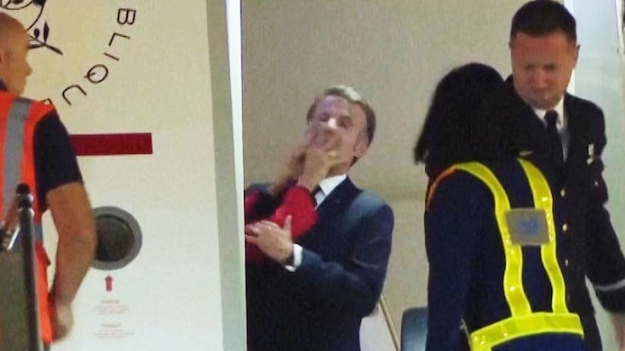 Een duwtje dat wat Macron betreft veel te veel aandacht krijgt | Buitenland | gelderlander.nl