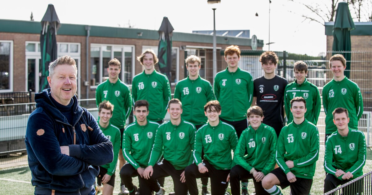 Van Zanten gaat voor vierde seizoen als hoofdtrainer van Tricht ...