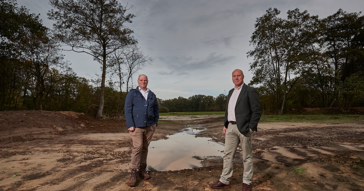 Lopen over de bodem van een nieuwe beek tussen Vorden en Ruurlo: ‘Deze ...