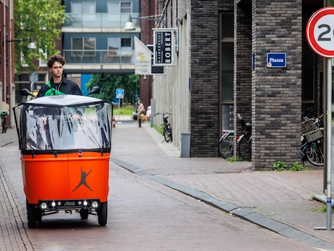 Sinds vandaag mag je op dit fietspad niet harder dan 20 kilometer per ...