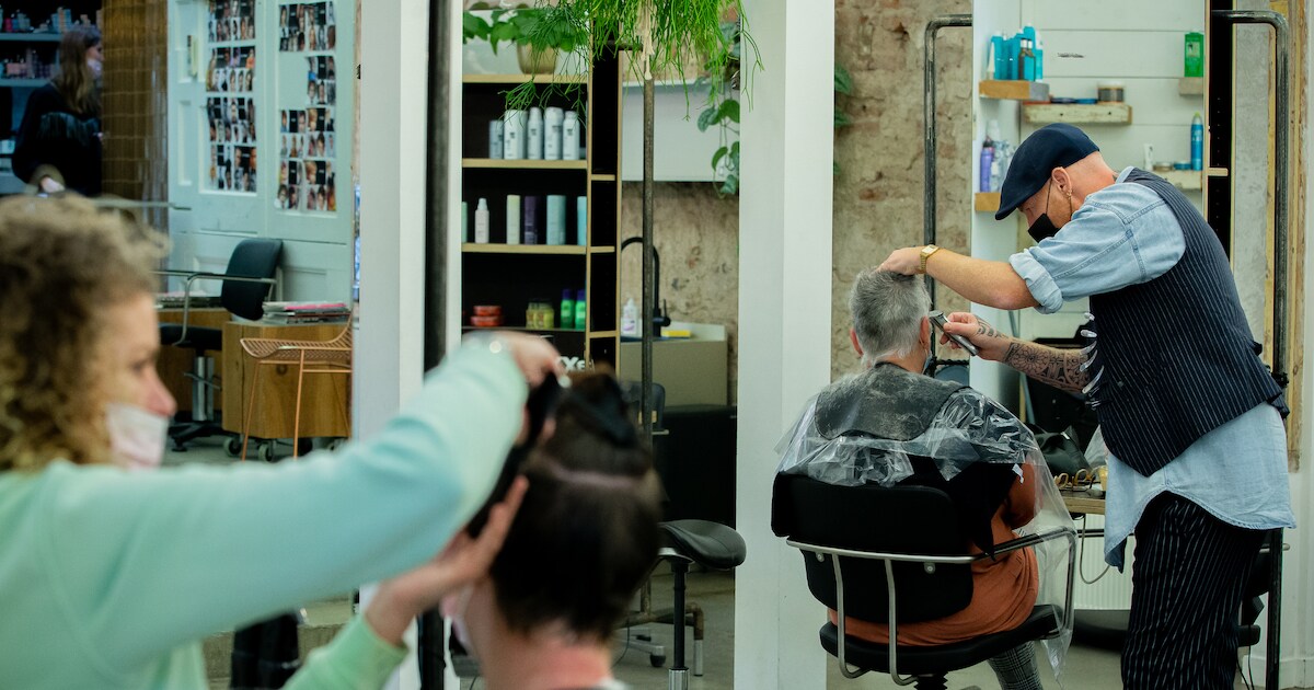 Kapper eerder open uit vrees voor nieuwe lockdown: ‘Het is ongelooflijk ...