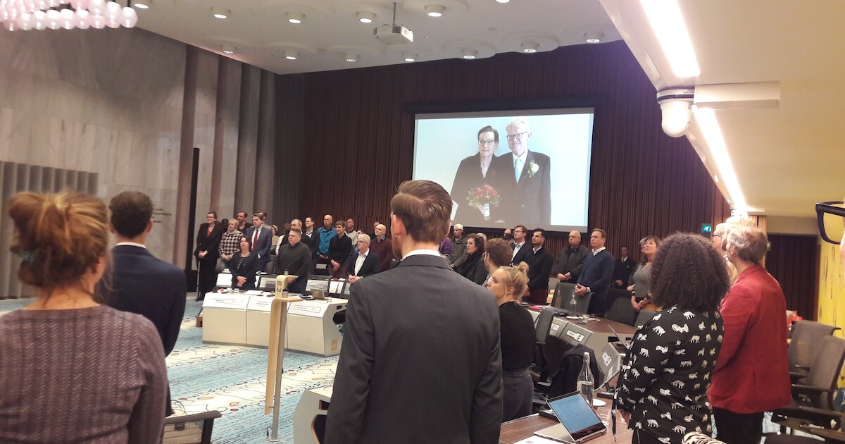 Zilveren Stadspenning voor overleden raadslid van gemeente Arnhem Ton ...
