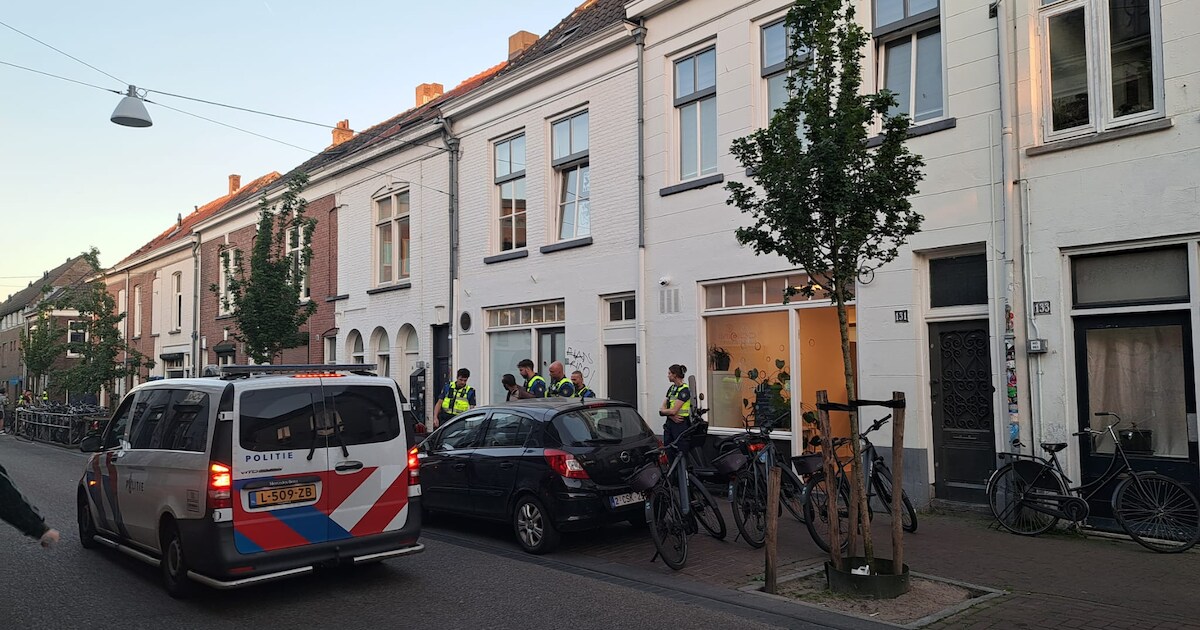 Man (40) met harddrugs op zak beledigt boa en moet mee met politie ...