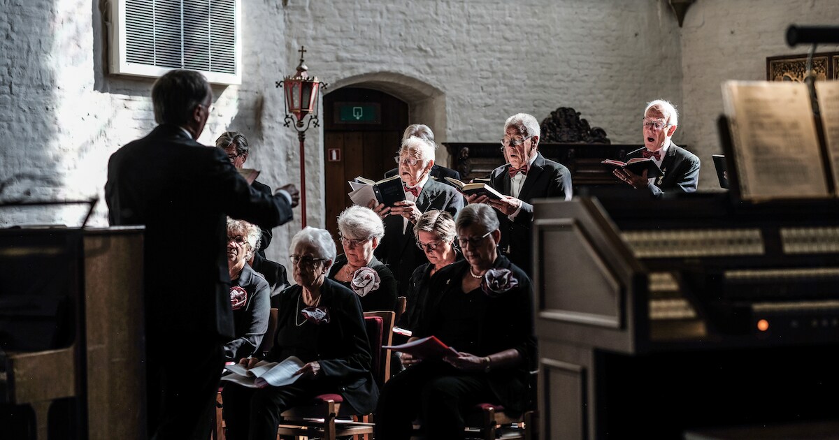 Weemoed bij zwanenzang AMK-koor in Andreaskerk | Regio | De Gelderlander.nl