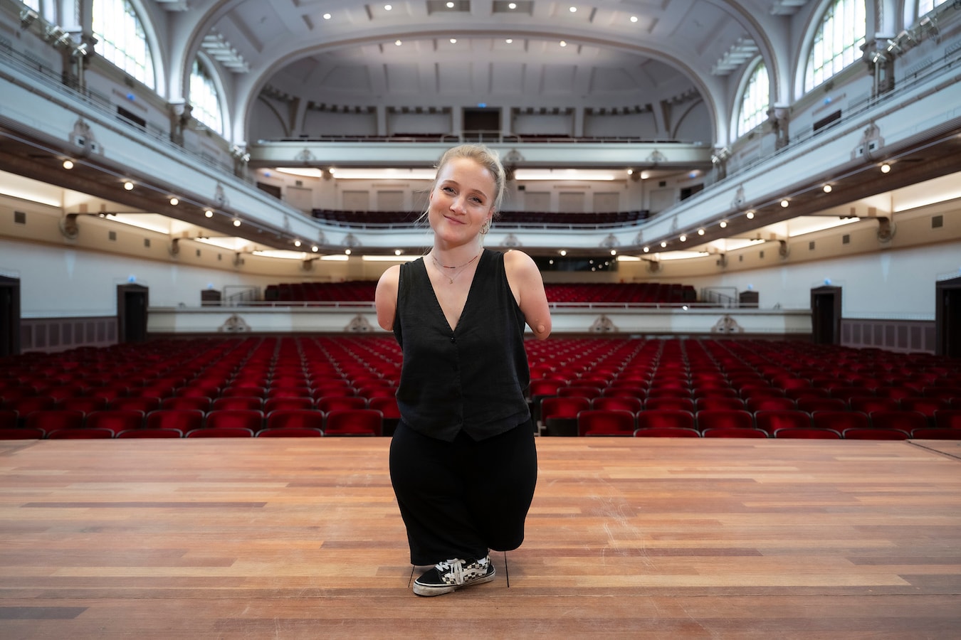 Eva Eikhout (29) over haar solovoorstelling: ‘Het leven is kort, net ...