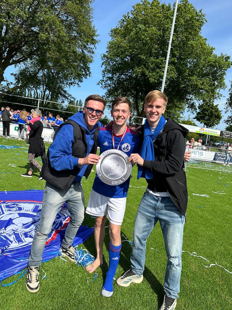 Tiem Rots krijgt advies van zijn broers bij FC Twente, Daan en Mats ...