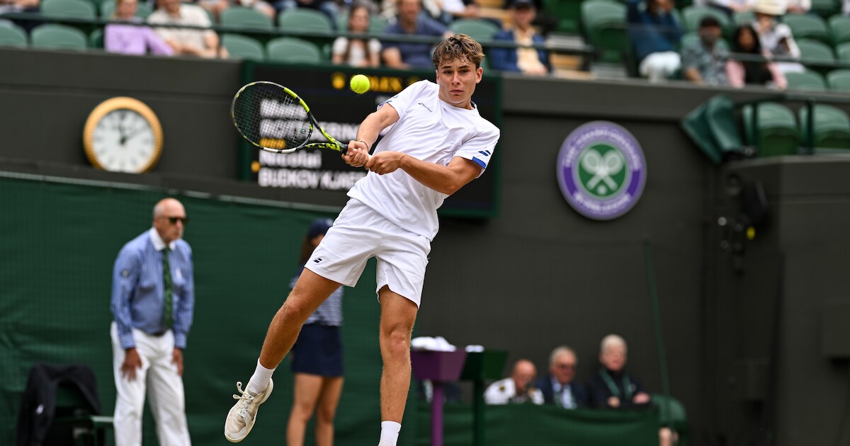 De tenniswereld ligt aan de voeten van Mees Röttgering (17): ‘Nu is het ...