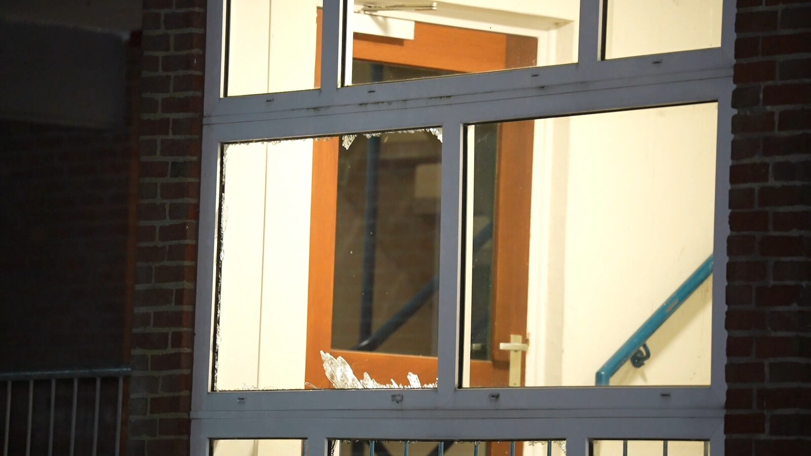 Buurt schrikt op door flinke explosie: ruiten flat ‘op drie ...