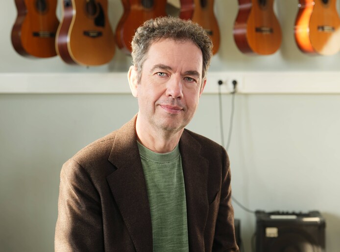 Muziekdocent wordt Boekenweekauteur: ‘Ik heb volgehouden en dit is de beloning’ | Mezza ...