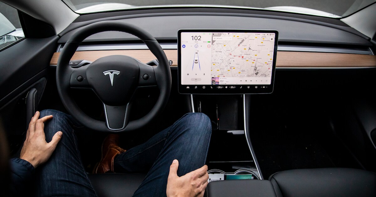 Tesla's stoppen nu ook automatisch voor verkeerslichten en stopborden ...