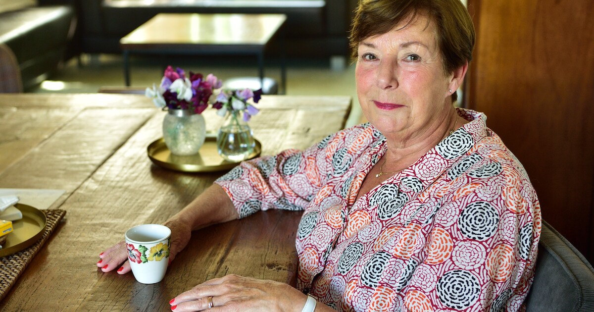 Coby (71) verloor haar man aan kanker, maar vindt troost in Rouwcafé ...
