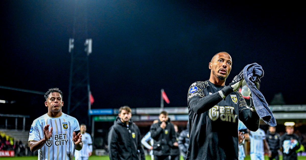 Eloy Room, altijd zo betrouwbaar, slaat flater in doel Vitesse: ‘In ...