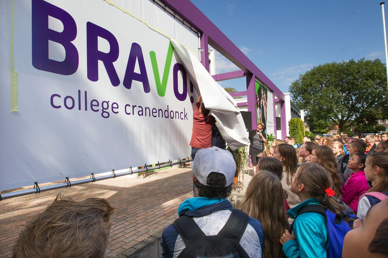 BRAVO! College in Budel blijft maar doorgroeien; schoolgebouw snel op ...