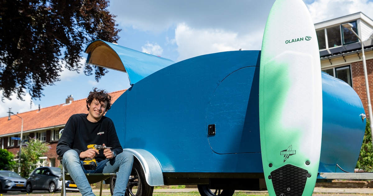 Na drie maanden vrij van school om zijn eigen caravan te bouwen, gaat ...