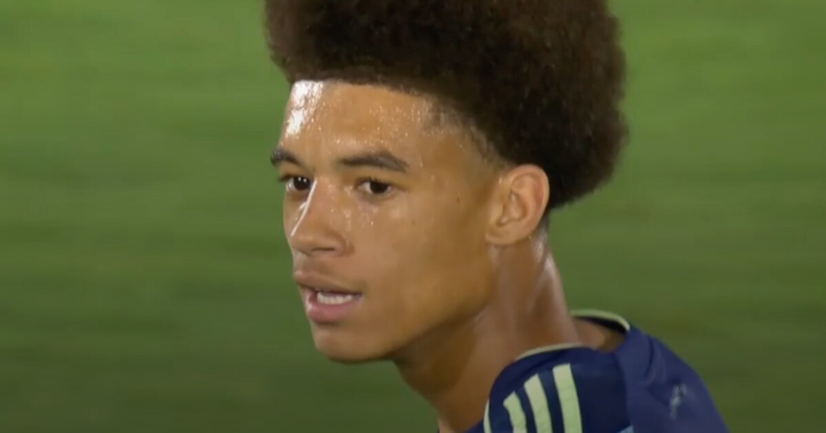 KIJK | 17-jarig toptalent Bouwman maakt wereldgoal voor Ajax | Voetbal ...