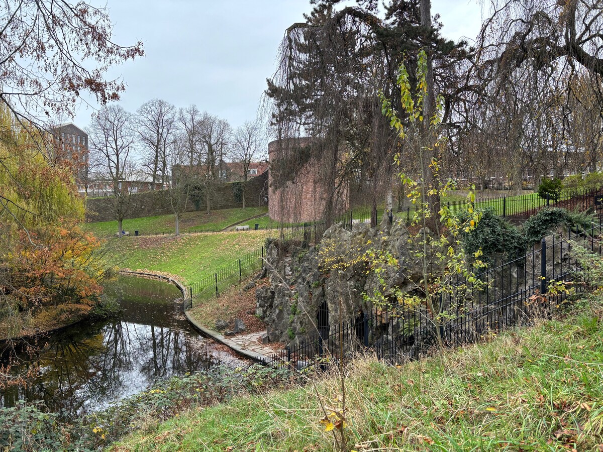 Verstopte grot in Kronenburgerpark is een aparte verrassing | Nijmegen ...