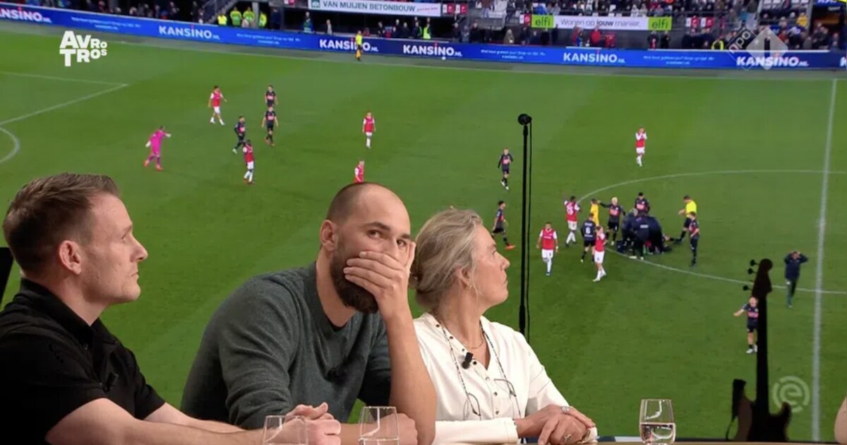Bas Dost vecht tegen tranen als hij op tv moment dat hij in elkaar ...