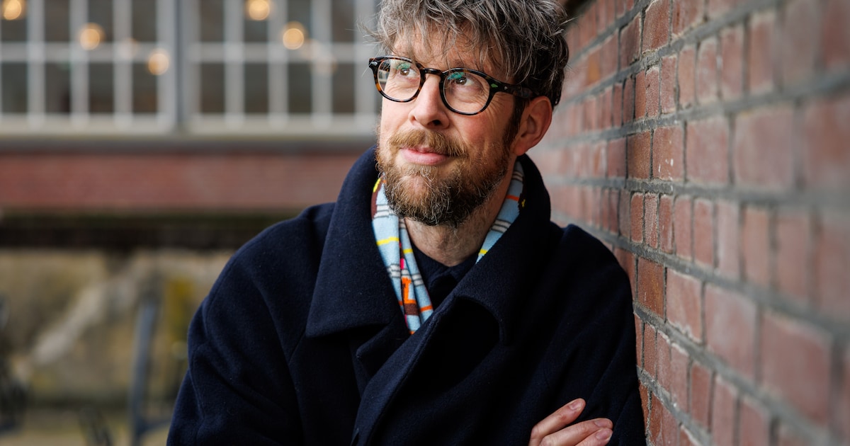 Zelfs bij het stoplicht herkend: het bewogen jaar van de schrijver van ...