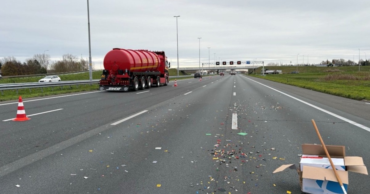 Verhuisdozen met legoblokjes vallen op A2 en zorgen voor flinke file ...