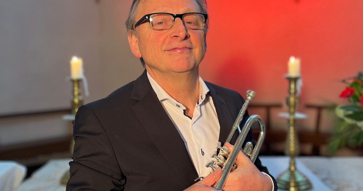 Harry ten Brinke brengt rustige trompetmuziek tijdens de vesper in de ...