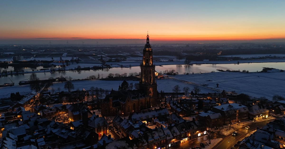 Rhenen vanuit de lucht is net een idyllisch winter wonderland | Regio ...
