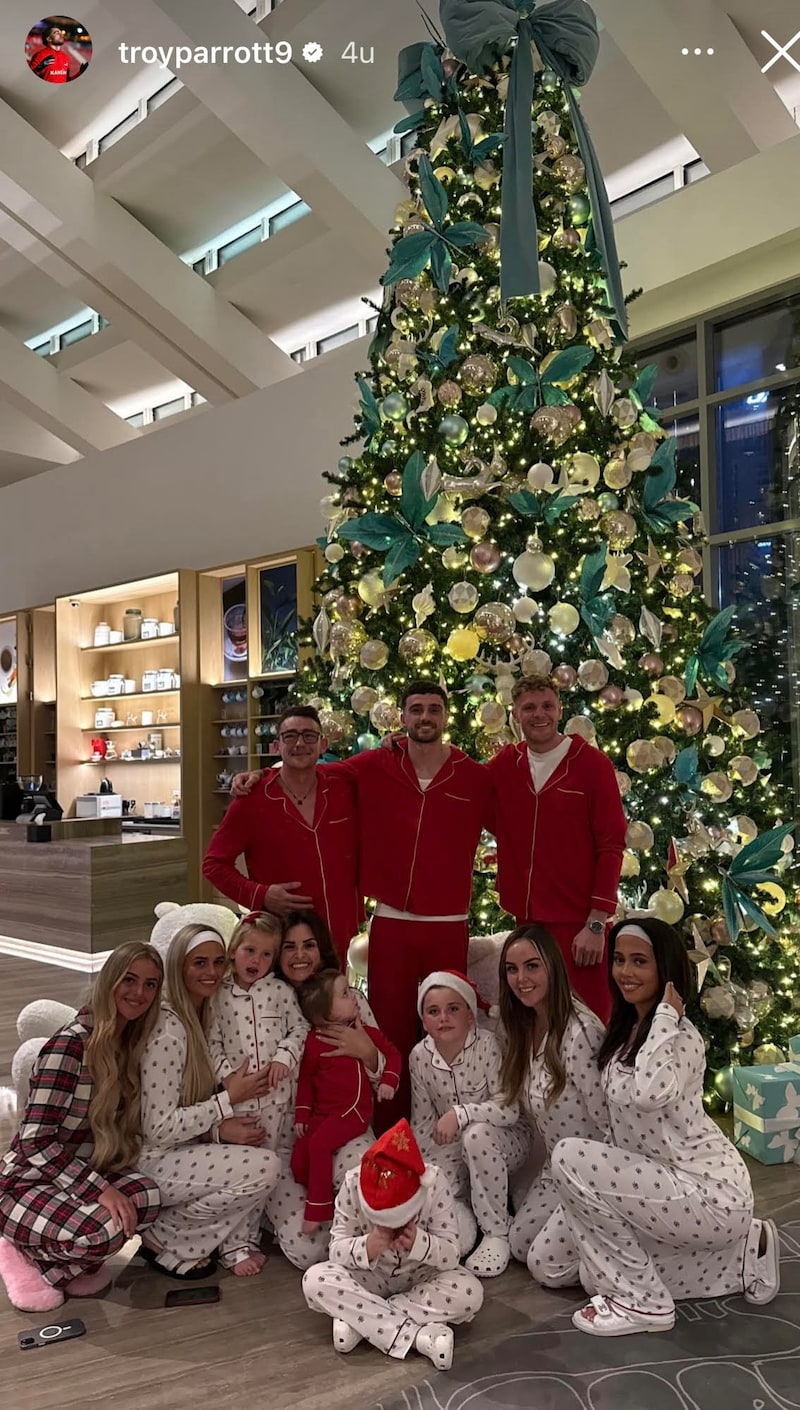 Haaland even in Noorwegen, gigantische kerstboom bij familie Parrott en ...