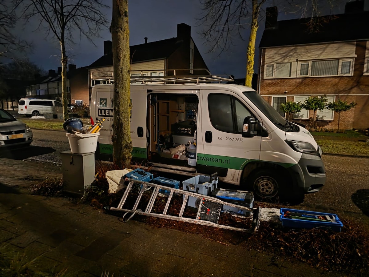 Timmerman Patrick (30) ziet daders met zijn gereedschap wegrijden ...