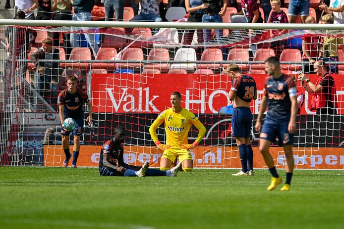 Bas Dost beul van Vitesse in de Galgenwaard | Vitesse | gelderlander.nl