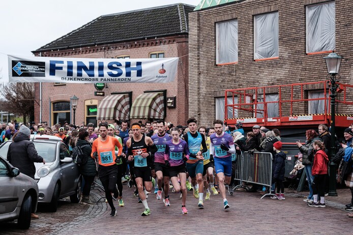 Gecoacht door vader Justin schittert dochter Liz in de Dijkencross: ‘Ik ...