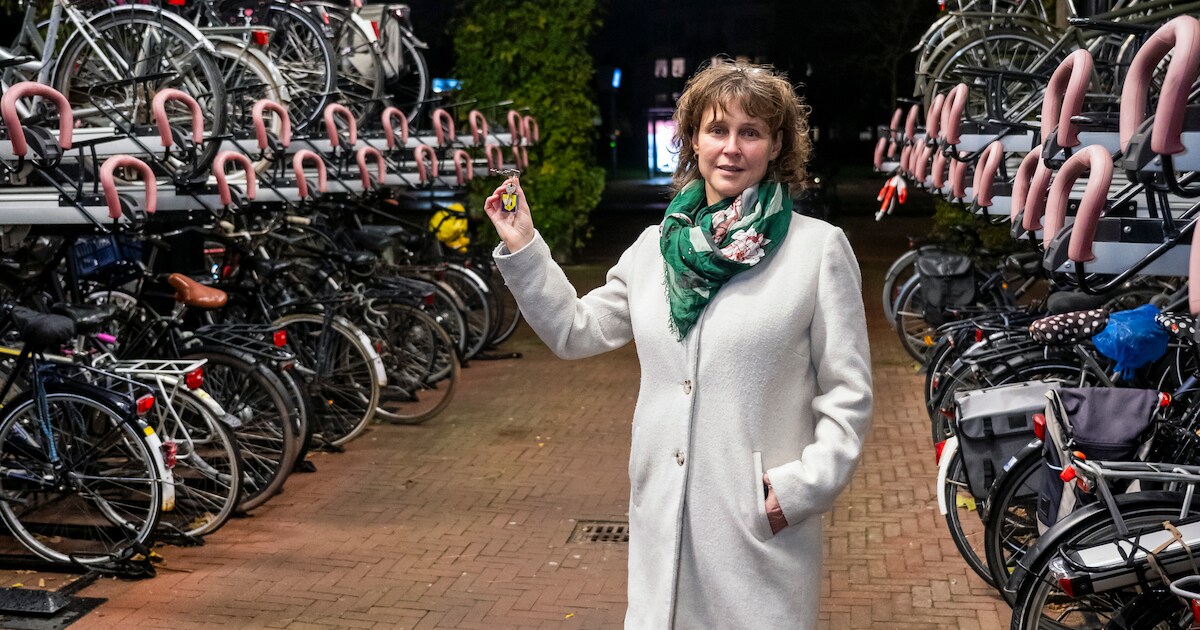 Agnes (54) kreeg haar fiets al toen ze 11 was en ze zet hem met twee ...