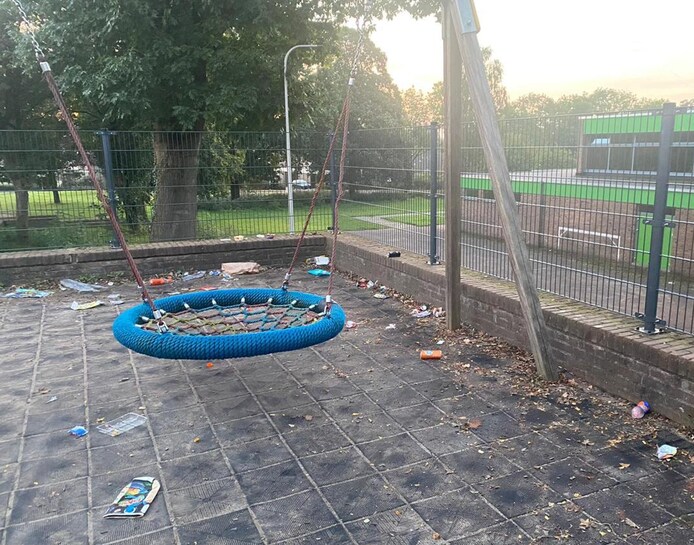 Hangjongeren zorgen wéér voor overlast bij school in Groesbeek ...