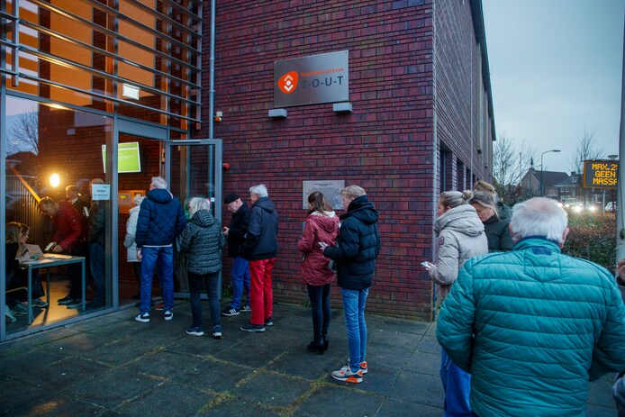 Elstenaren vinden 200 asielzoekers bij hun dorp te massaal: ‘Beter ...