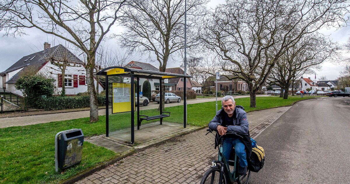 De bus rijdt tegenwoordig om dit dorp heen: ‘Voor elk klein ritje moet ...