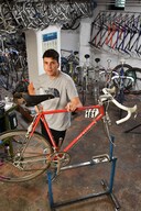 Fietsfanaat Dirk-Jan heeft kelder vol oude racefietsen: ‘Uit de hand gelopen hobby’ | Foto ...