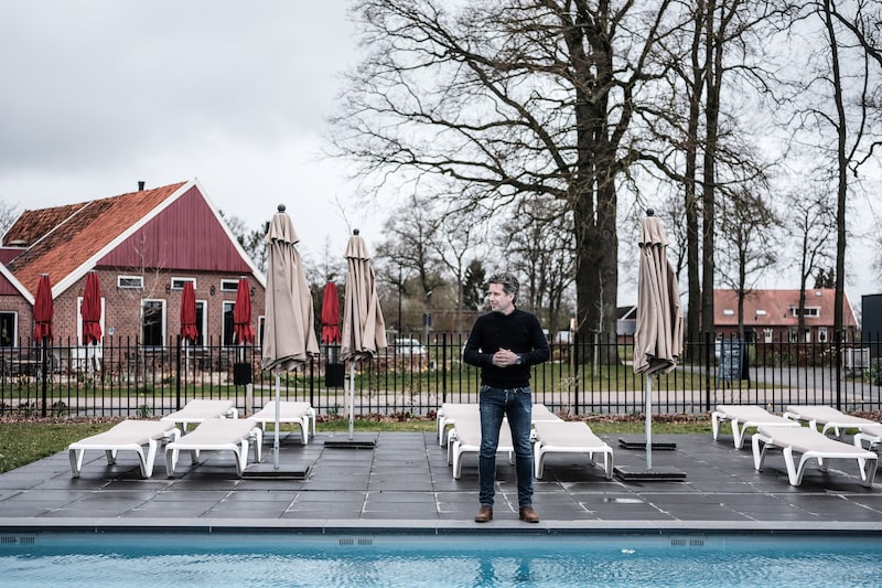 Duitsers zeggen massaal vakantie in Nederland af: telefoon staat ...