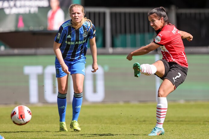 Zware blessure FC Twente-aanwinst Ravensbergen, aanvalster Pattiwael ...