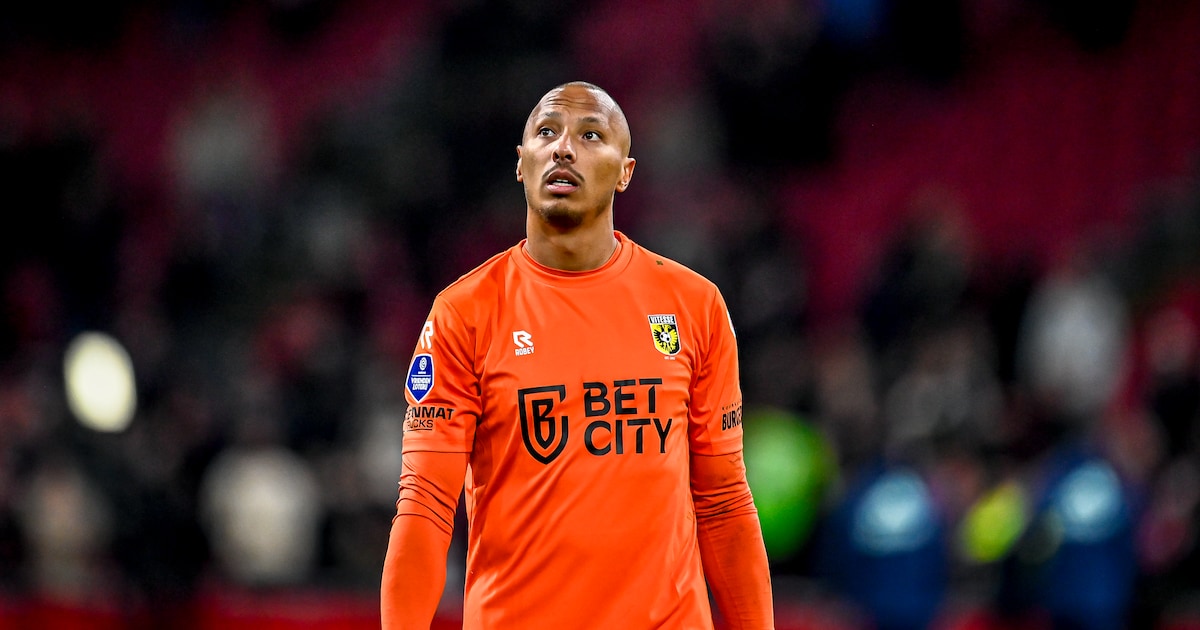 Doelman Eloy Room van Vitesse: ‘Veel jongens zitten vooral met zichzelf ...