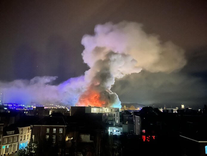 Enorme brand in binnenstad Arnhem, deze beelden maakten jullie | Arnhem ...