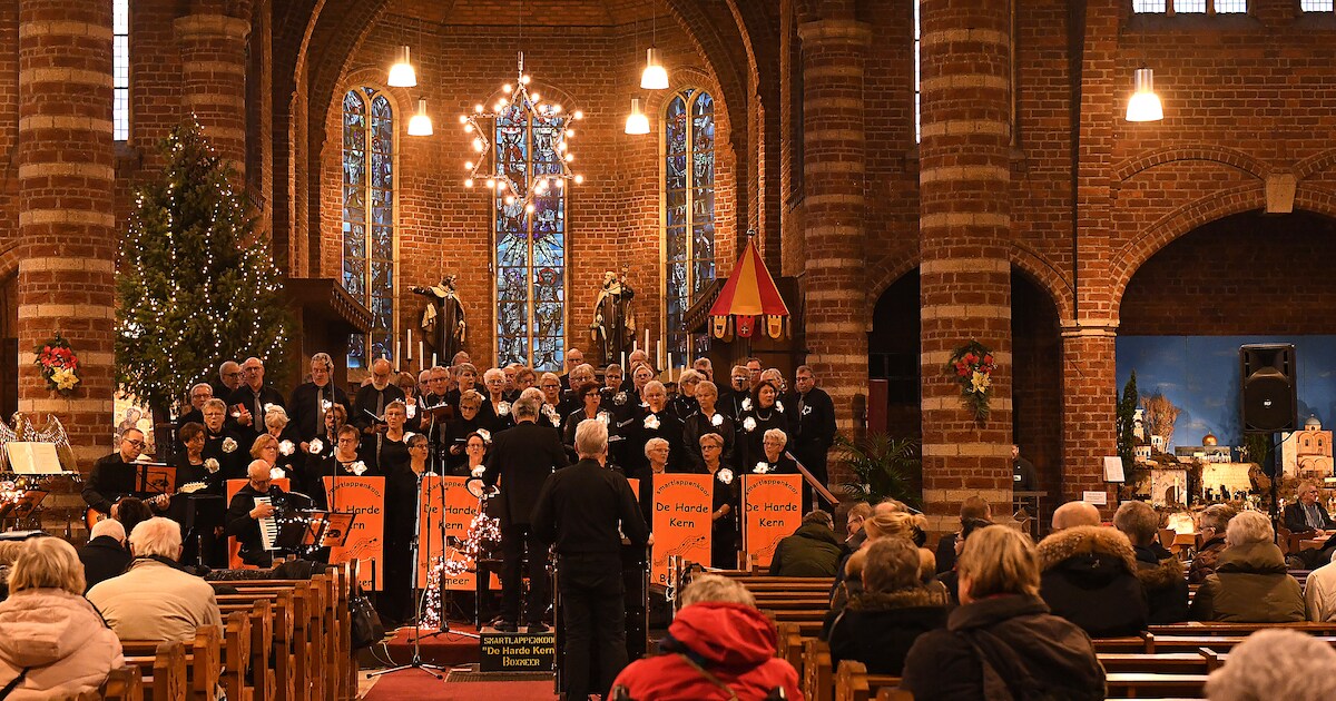 De Harde Kern zingt kerstliedjes in de kerk van Boxmeer | Boxmeer | De ...