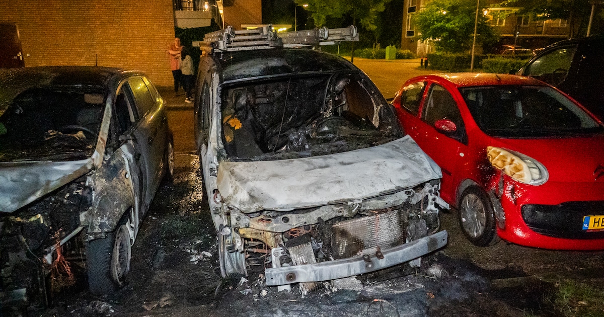 Drie auto's beschadigd na felle brand in Arnhem: Brandstichting niet uitgesloten | 112 nieuws ...