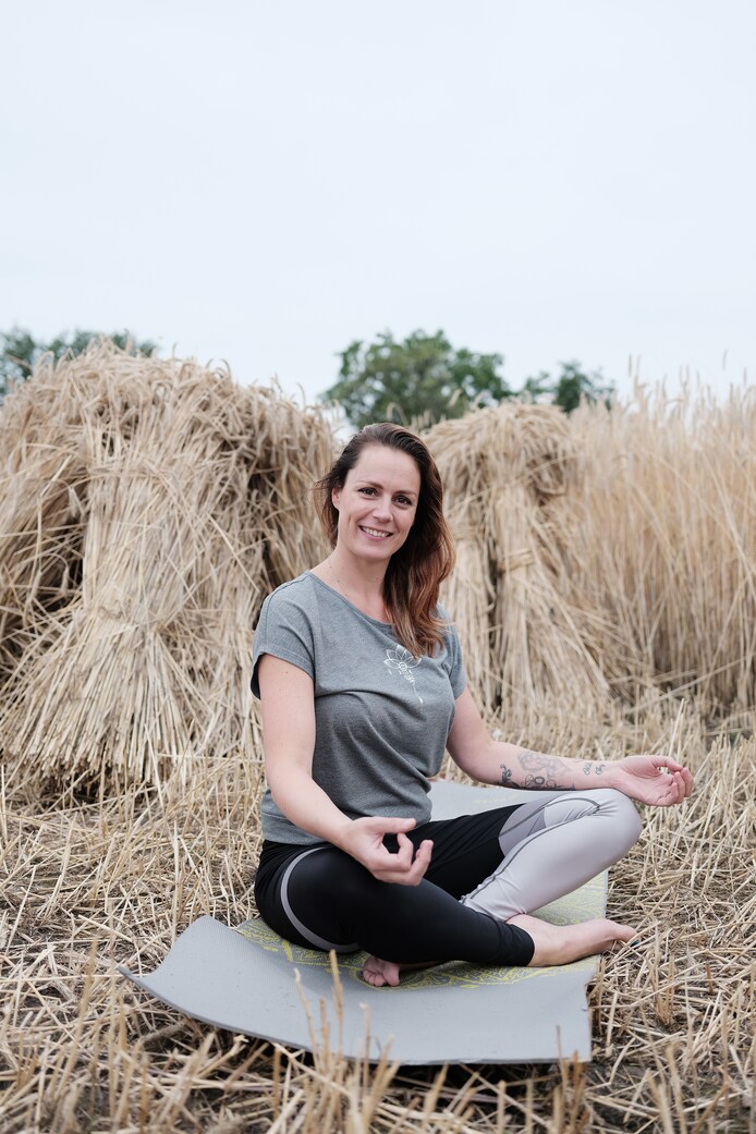 Niet rennen, maar stilstaan bij Zelhemse yogadocente Nanda | Mijndg ...