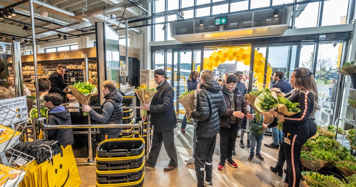 Daar is hij dan: de tweede supermarkt in het kleine Mook: ‘Lekker hoor, om er nu een in de buurt ...