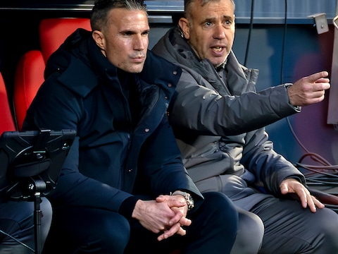 Na Robin van Persie vertrekken ook René Hake en Brian Pinas bij ...