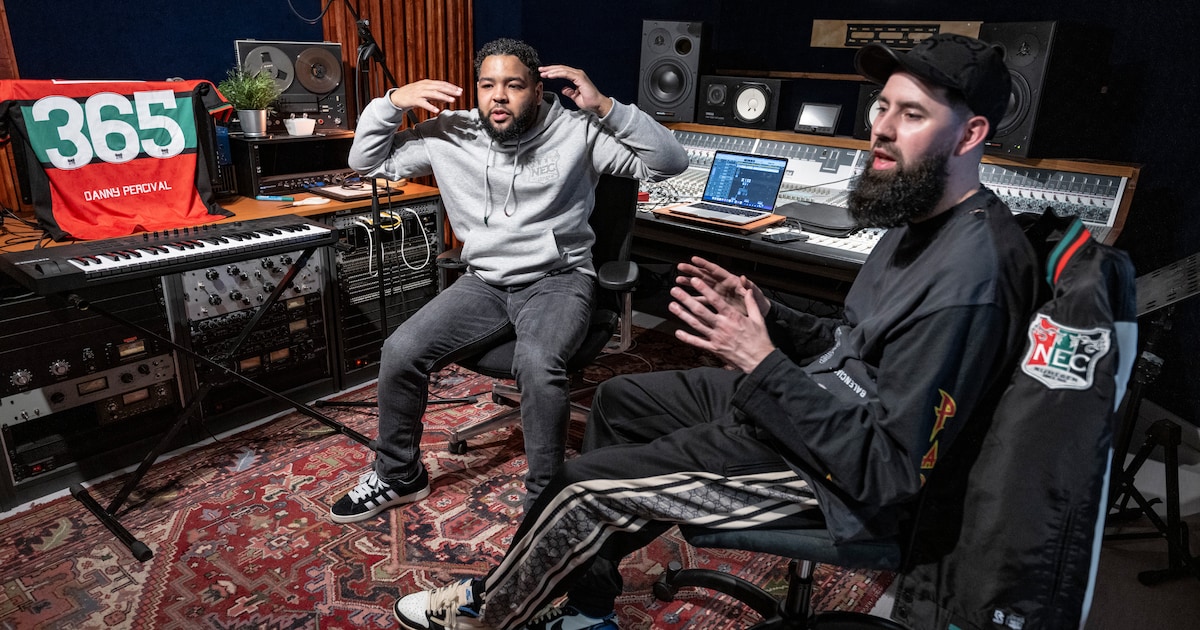 Nog een NEC-lied! Dit keer met vette beats, raps en ook weer een lekker ...