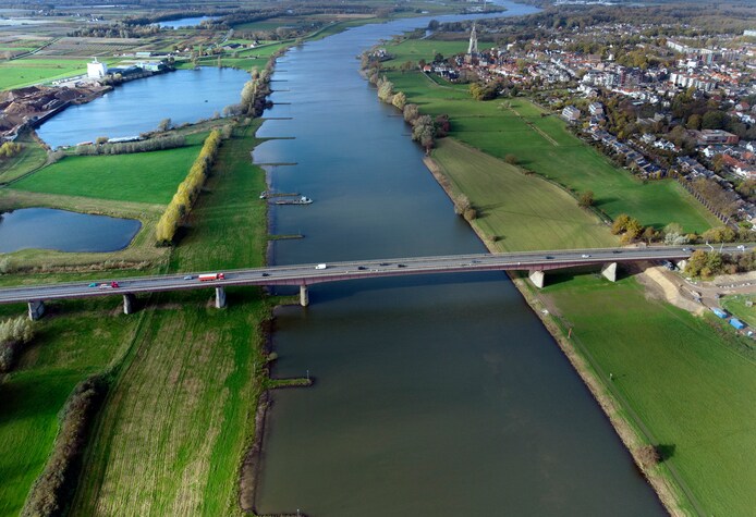 Rijnbrug werd te vroeg afgesloten voor verkeer bij wegwerk en ‘dat mag ...