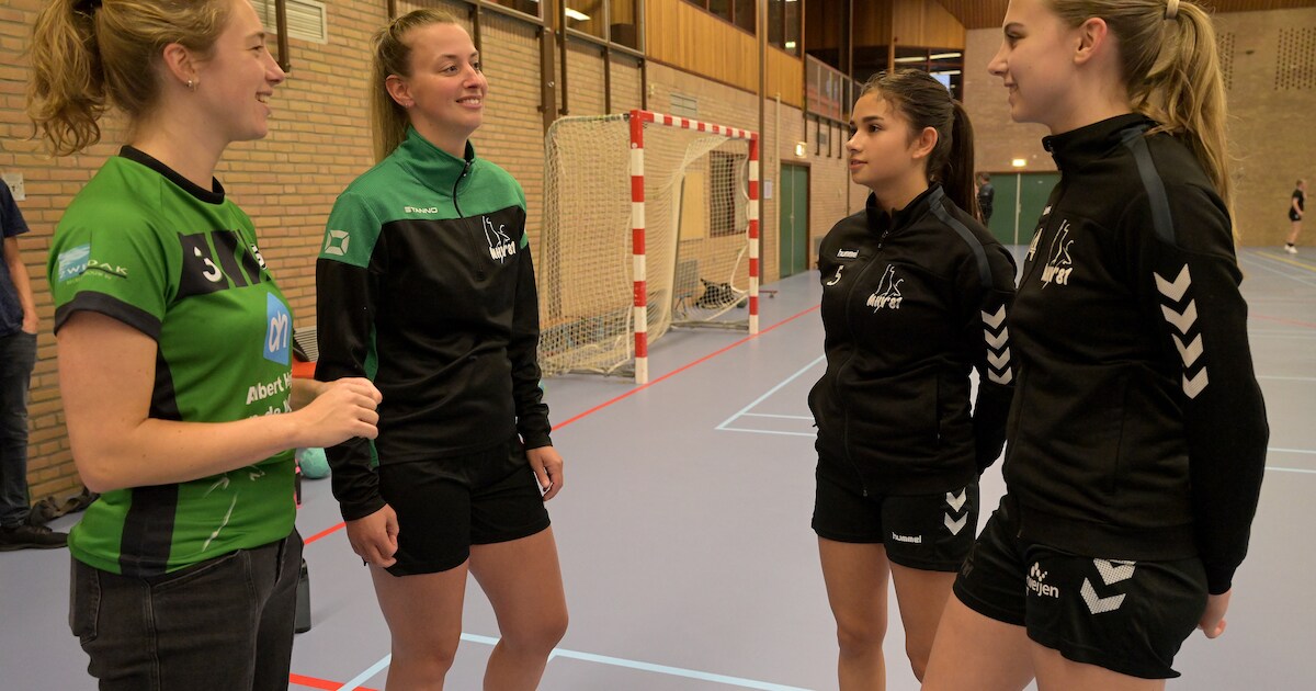 Fenna (19) is net hersteld van een zware knieblessure en dan gaat het ...