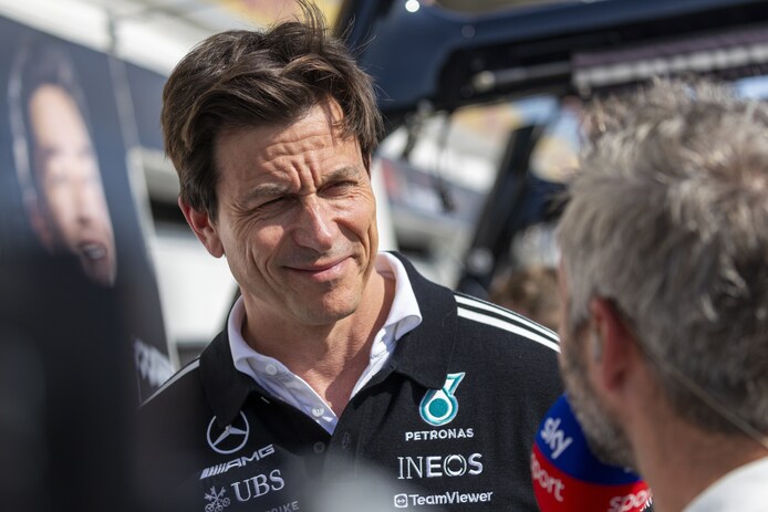 Mercedes-baas Toto Wolff haalt uit naar Red Bull: ‘Het was een gênante vertoning’ | Meer sport ...